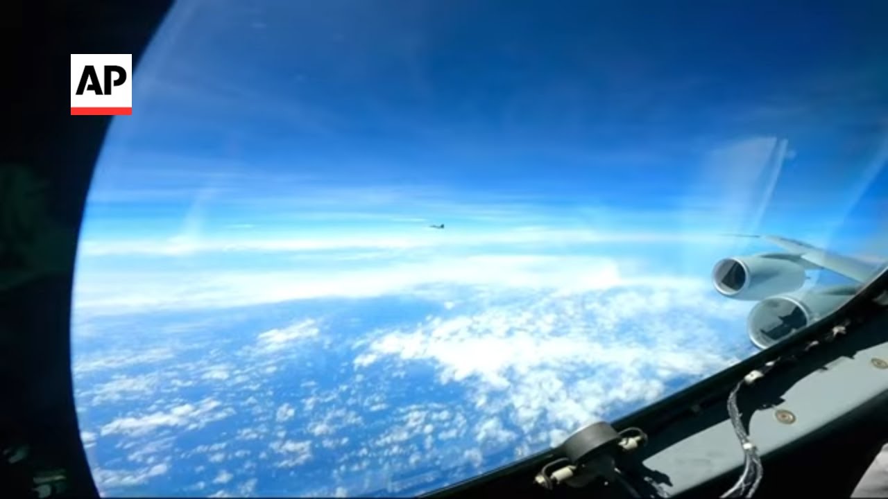 US Air Force plane intercepted in South China Sea - YouTube
