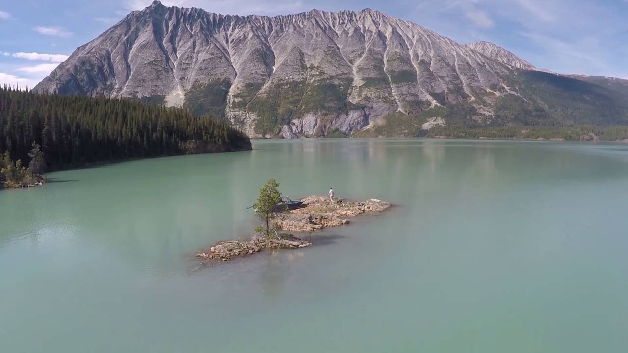 Atlin Lake Wilderness Retreat - Mit dem Jetboot auf dem Atlin Lake ...