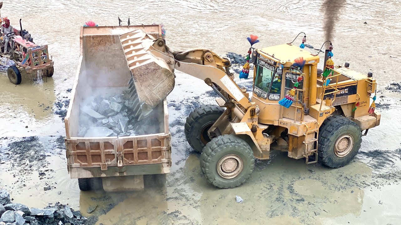 Massive Rocks Loading into Trolleys And Dumpers | Caterpillar Machine ...