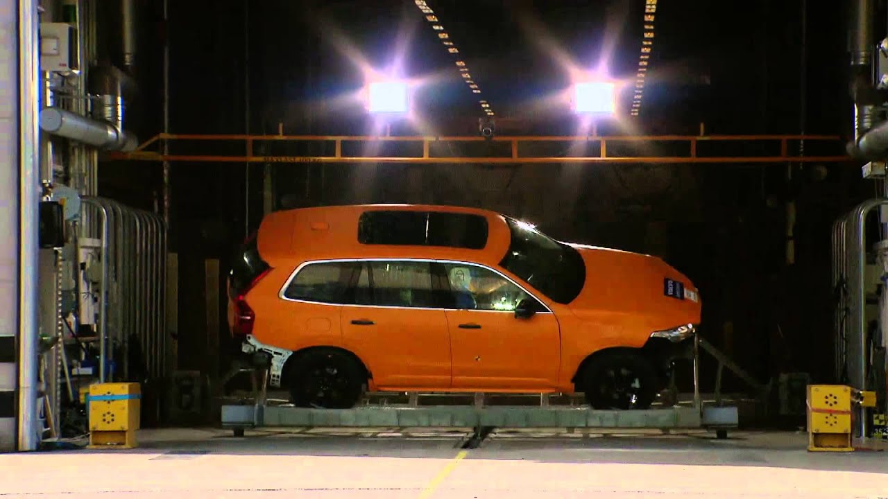 Volvo XC90 Crash Tests - YouTube