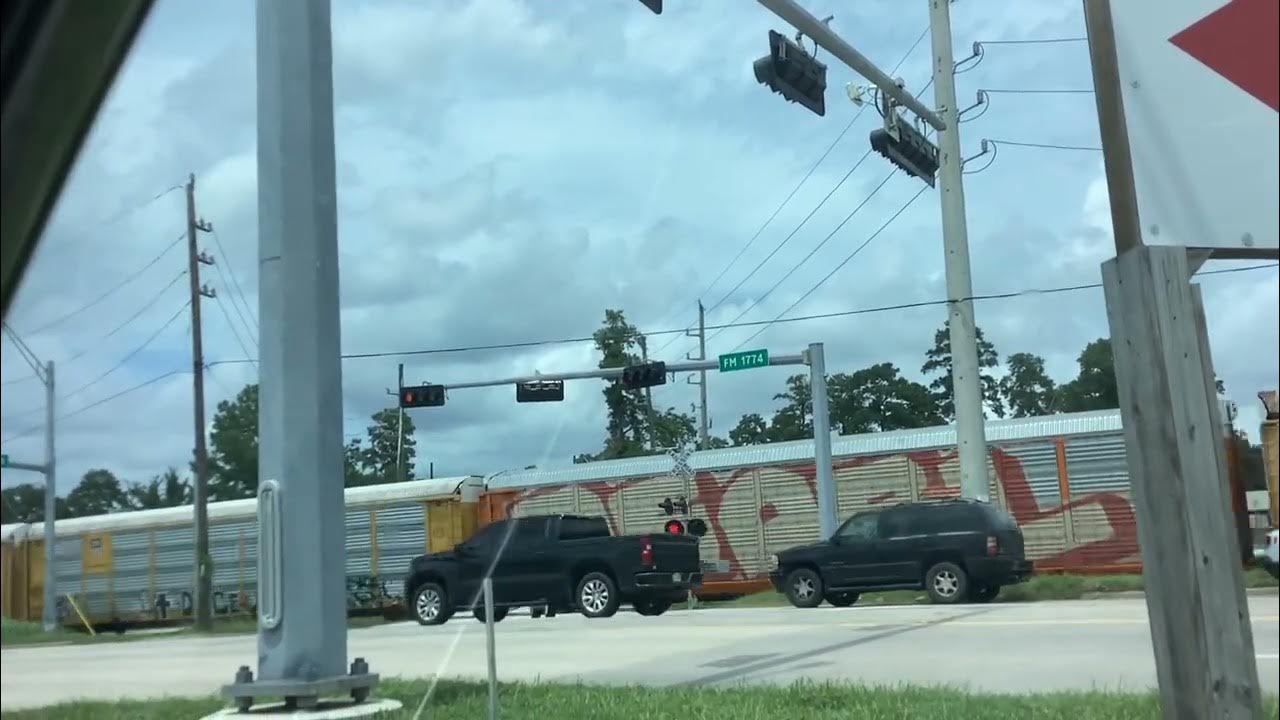 UP 5574 SB Leads Manifest Pinehurst,Tx - YouTube