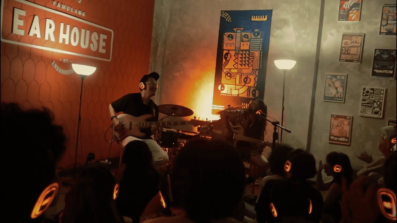 ENDAH N RHESA - Silent Gigs at Earhouse Goes to Pestapora - YouTube