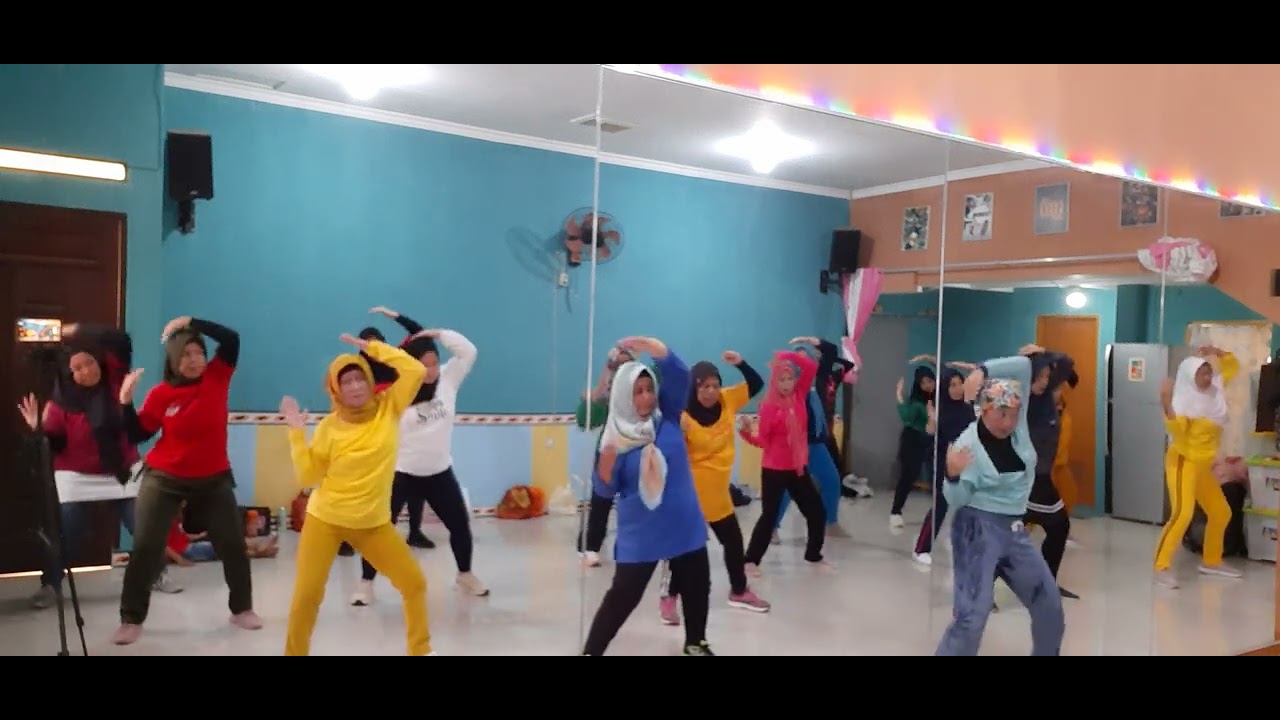 Senam Pembentukan Sanggar Senam Dan Studio 161 - YouTube