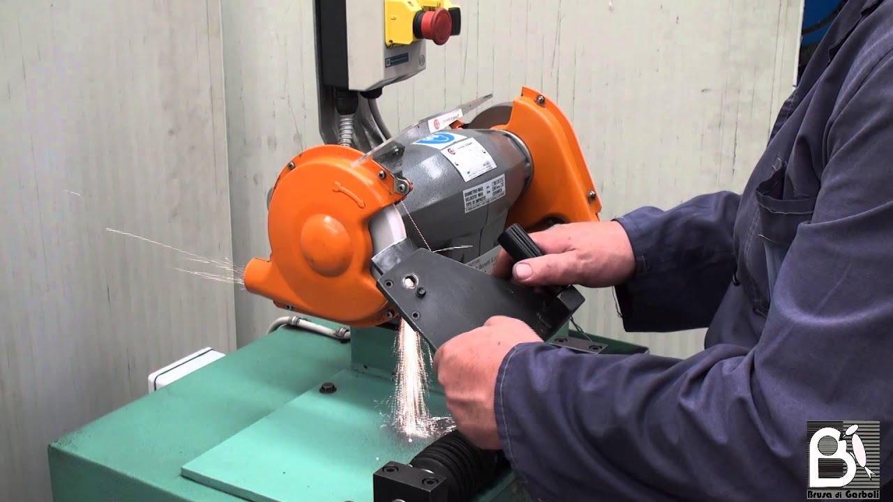 KNIVES RESHARPENING MACHINE TYPE ACS - YouTube