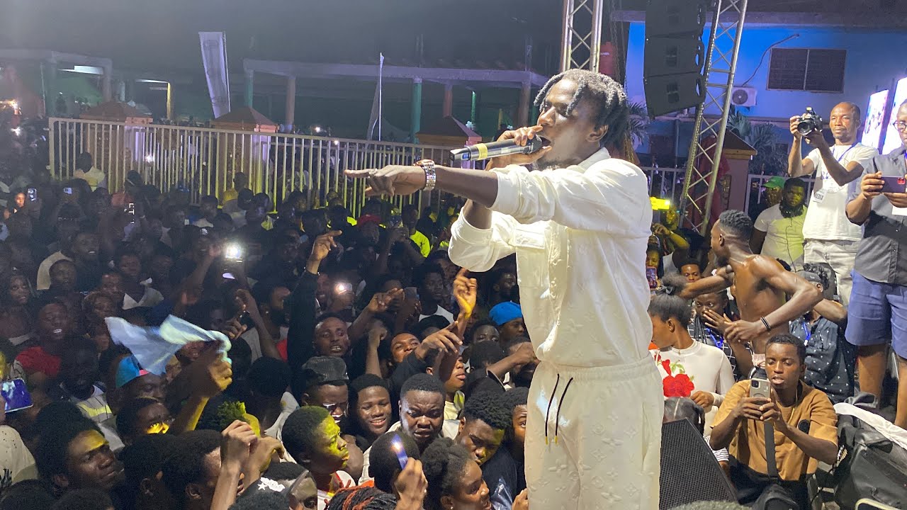 KING PALUTA stomed Kumasi SG Mall with his current song Apick (for the ...
