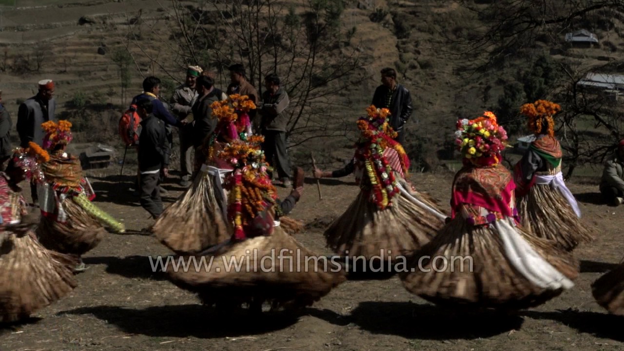 Himachali men wear grass skirts and dance | Faguli Festival - YouTube