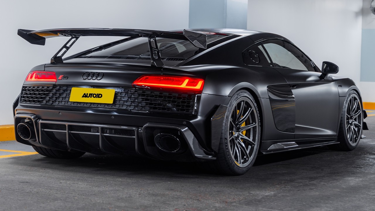 BUILDING A AUDI R8 IN 12 MINUTES (£25K IN MODS) - YouTube