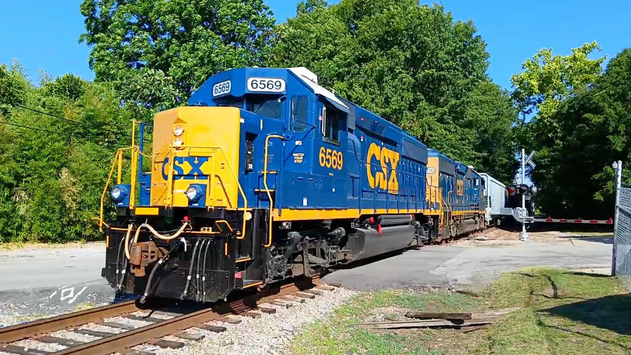 CSXT 6569 Leads CSX Train Y102 On The Eastover Subdivision In Downtown Columbia SC - YouTube