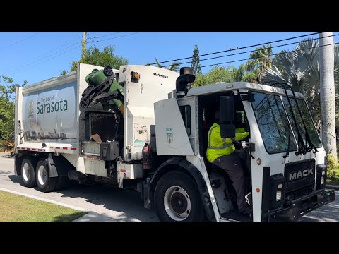 City of Sarasota Mack LR McNeilus MA Side Loader Garbage Truck On A ...