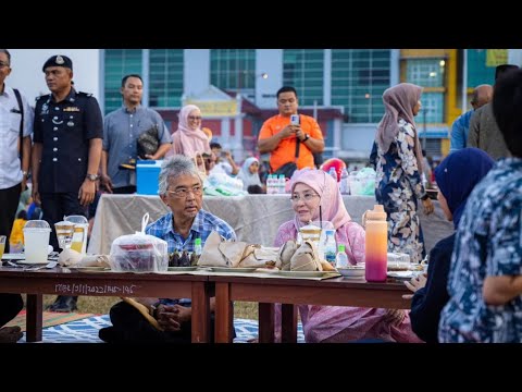 Sultan Pahang & Tengku Ampuan Sekeluarga Berbuka Puasa di Padang MBK 2 Bersama Rakyat - YouTube