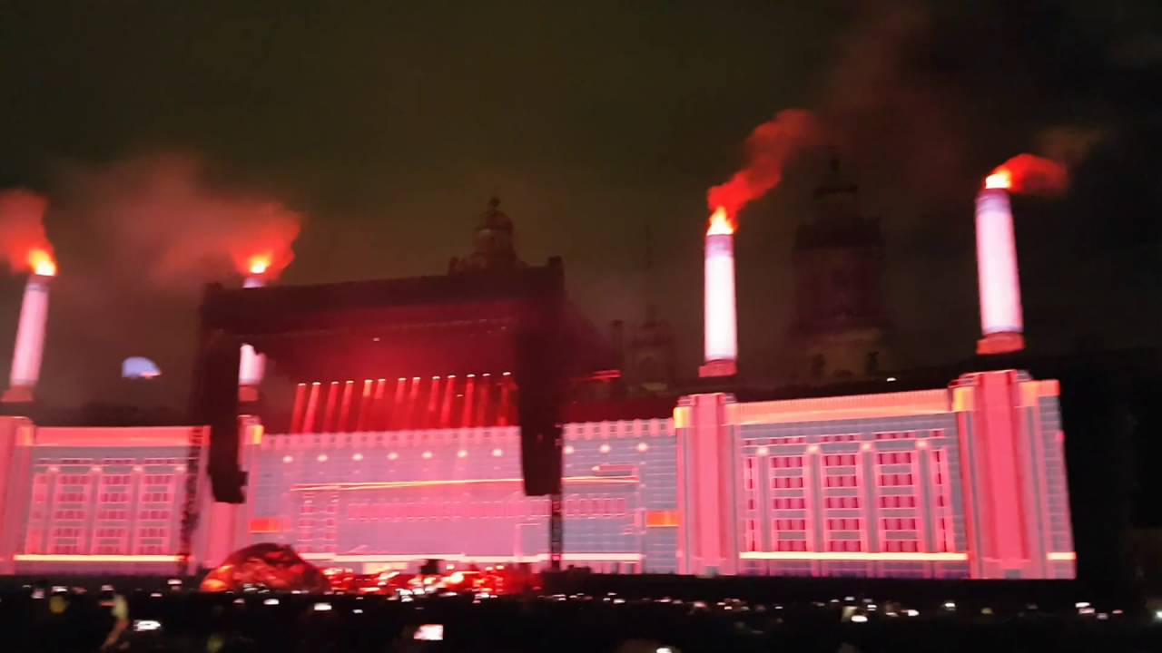 ROGER WATERS Pigs & Another Brick in the Wall ZÓCALO CDMX 2016 - YouTube