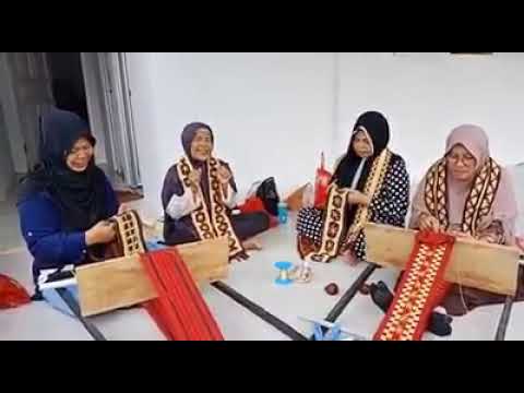 masyarakat buat tapis way kanan asli - YouTube