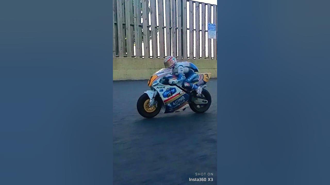KYOSHO NSR 500 HANGING ON RACER!! #rcmotorcycle #motorcycle #kyosho #passerirc #rccar #rc - YouTube
