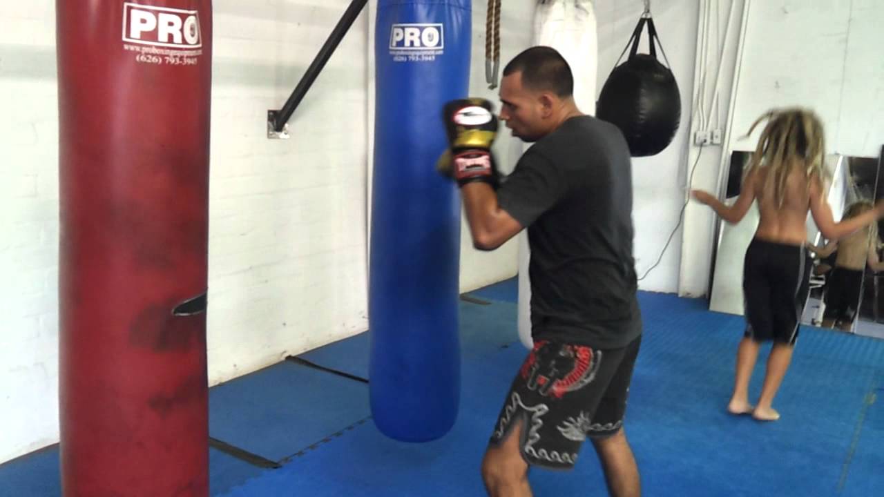 JC Rangel training @ the yard Muay thai - YouTube