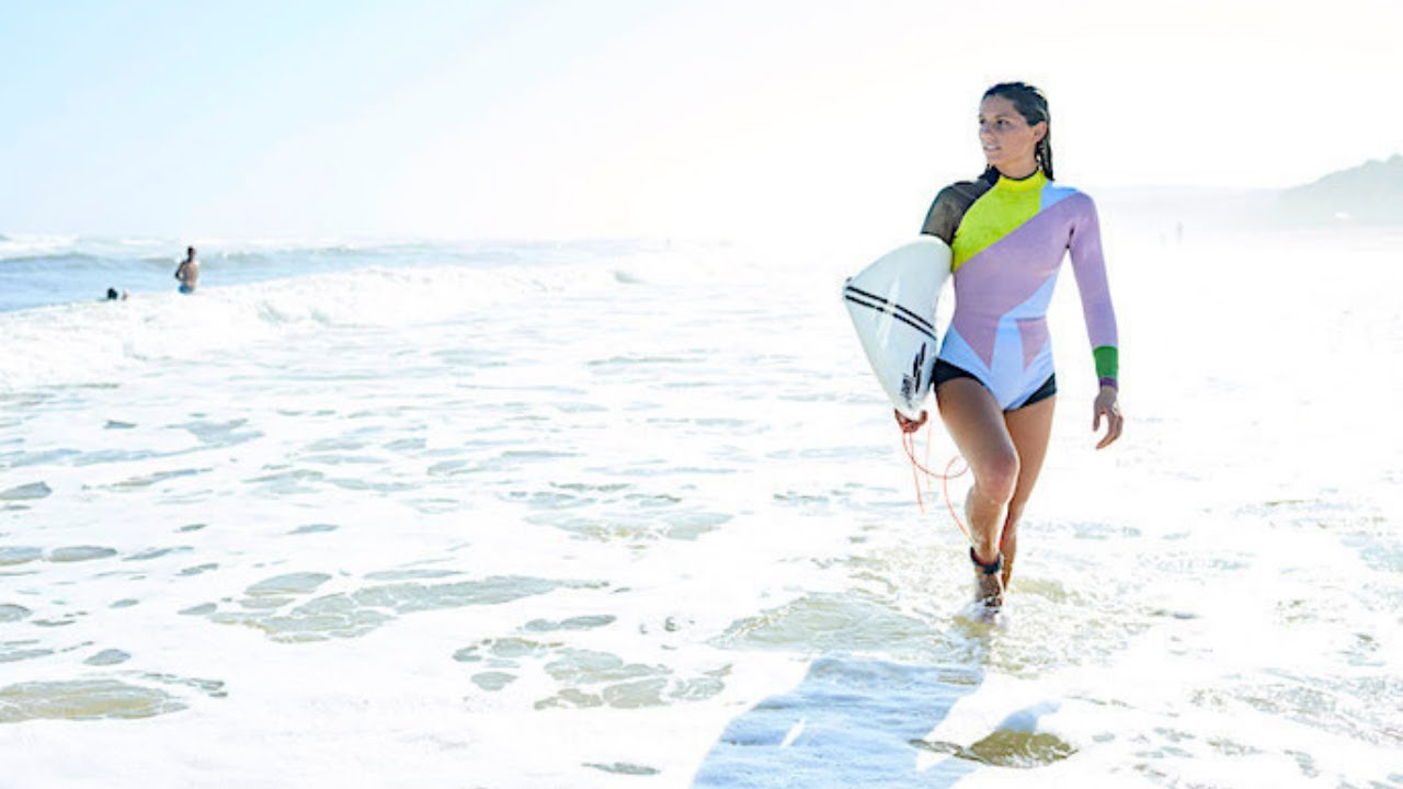 THE GIRLS OF SURFING - QUINCY DAVIS - YouTube