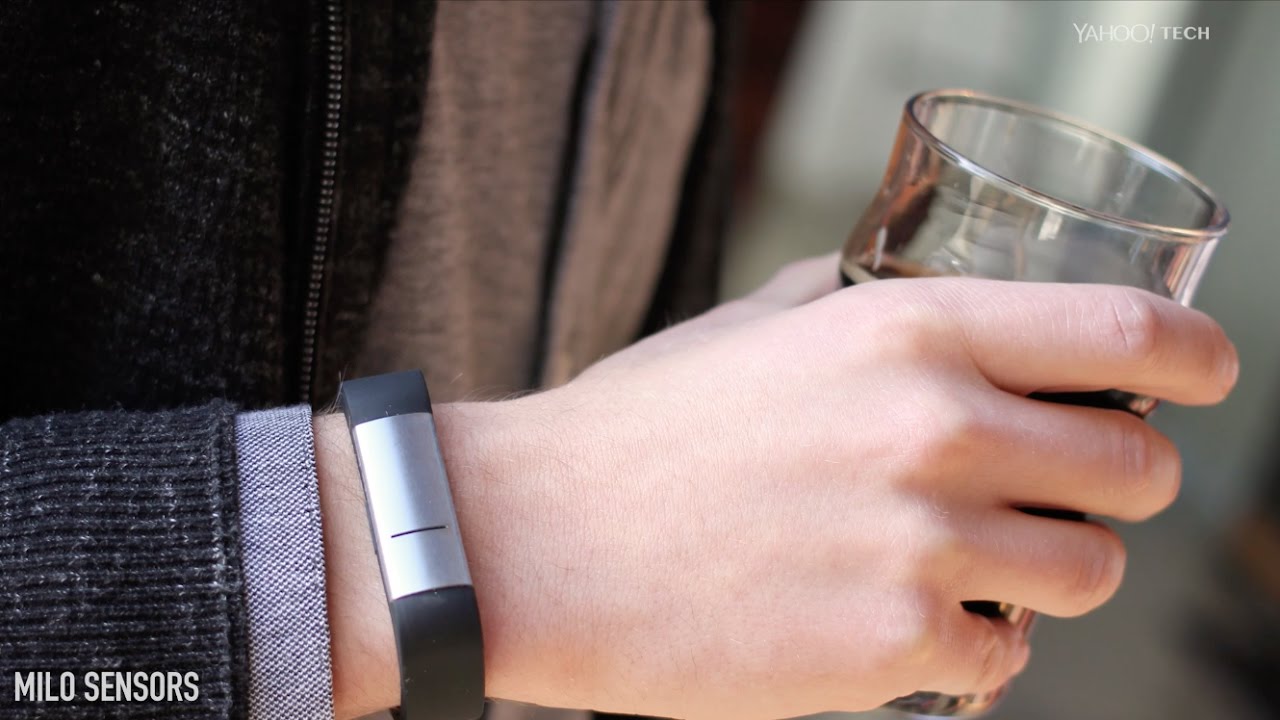 Wristband monitors your blood alcohol content while you drink - YouTube
