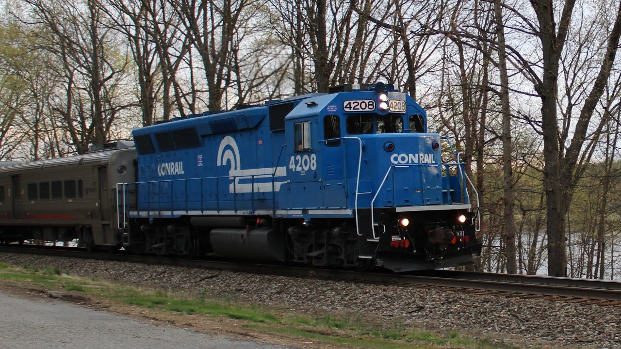 Train 1633 with NJT 4208 Conrail Heritage At Woodcliff Lake (4/22/25 ...