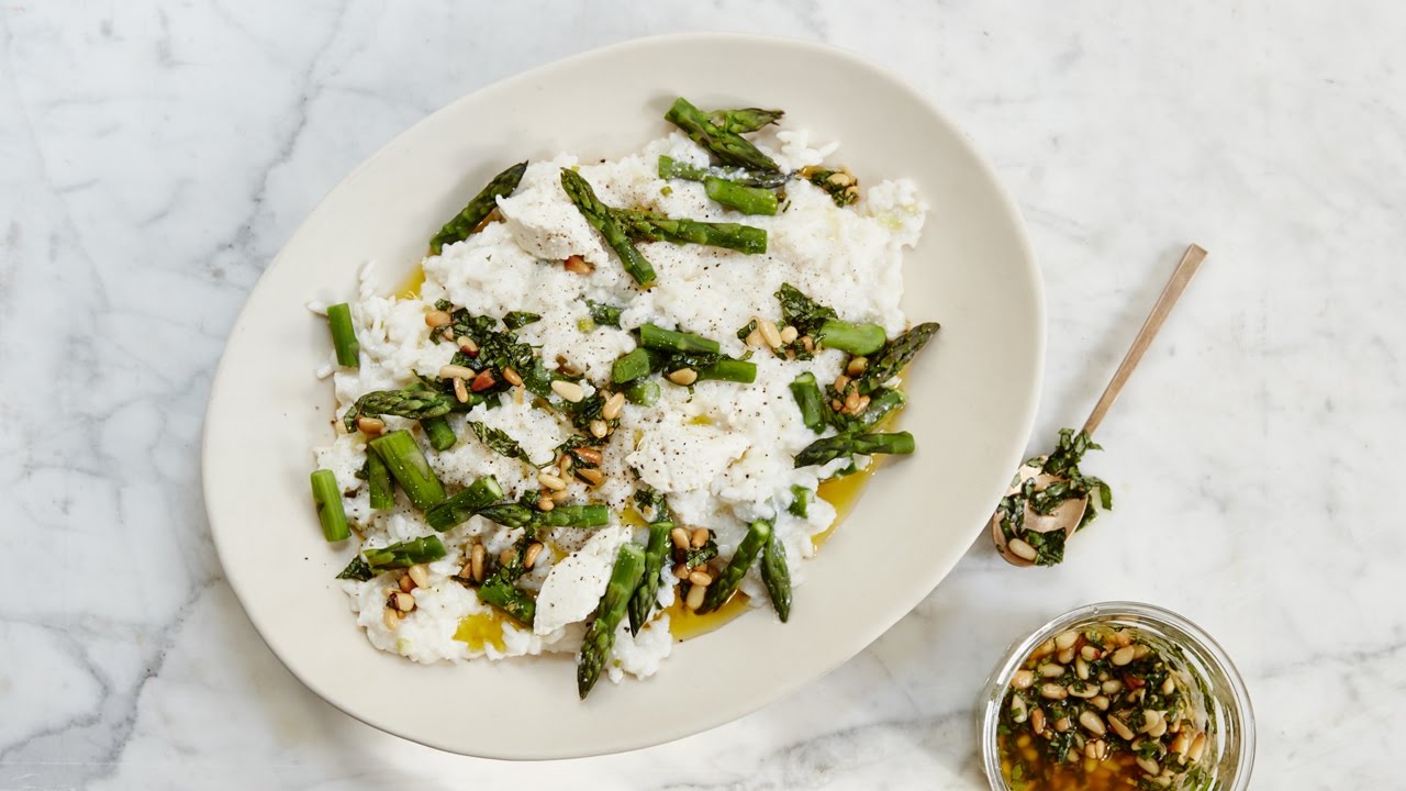 RECIPE | How To Make A Creamy Spring Risotto With Fresh Pesto - YouTube