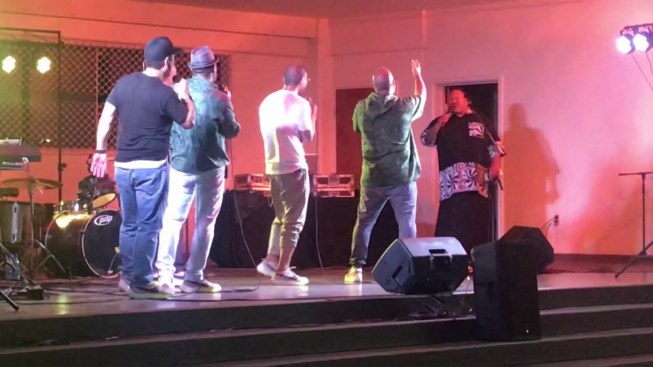 Tofiga singing with the Katinas - YouTube