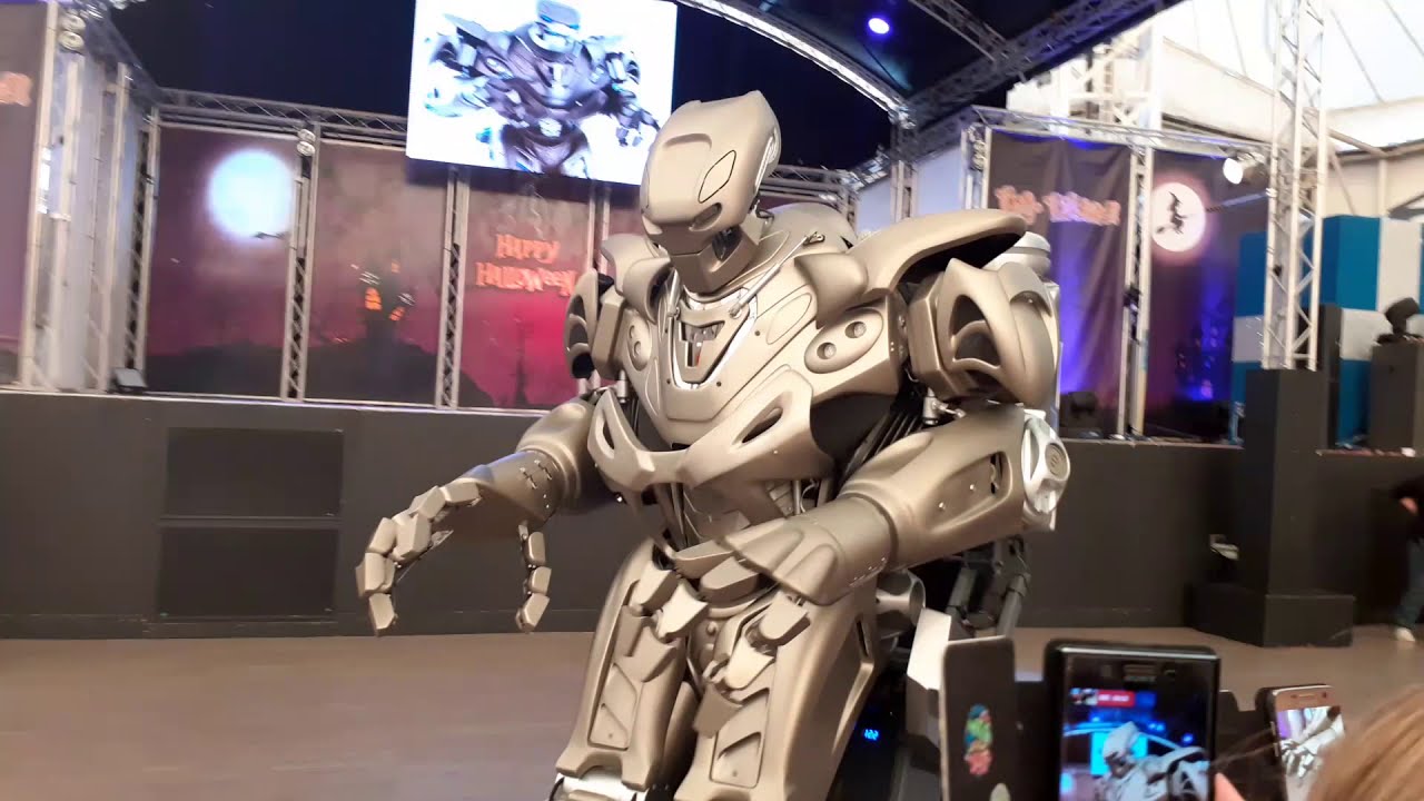 Titan the Robot ,best new show ever.Butlins Minehead - YouTube
