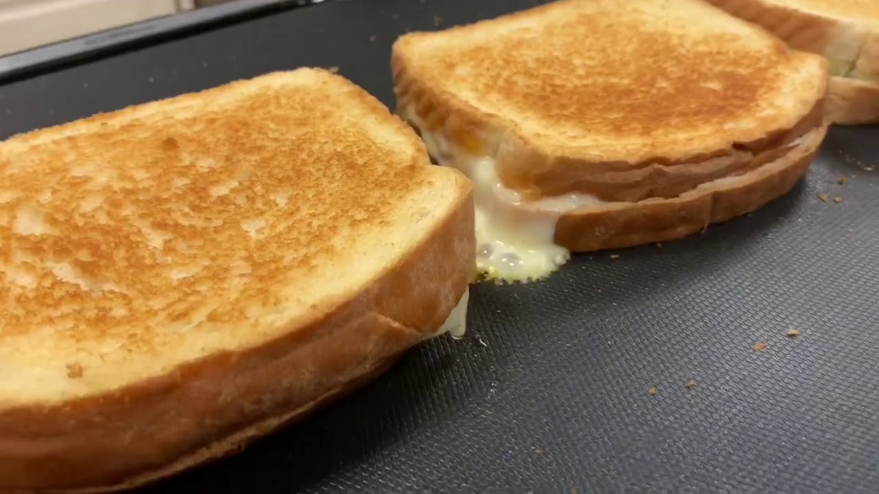 World Dairy Expo Review: Grilled Cheese Stand - YouTube