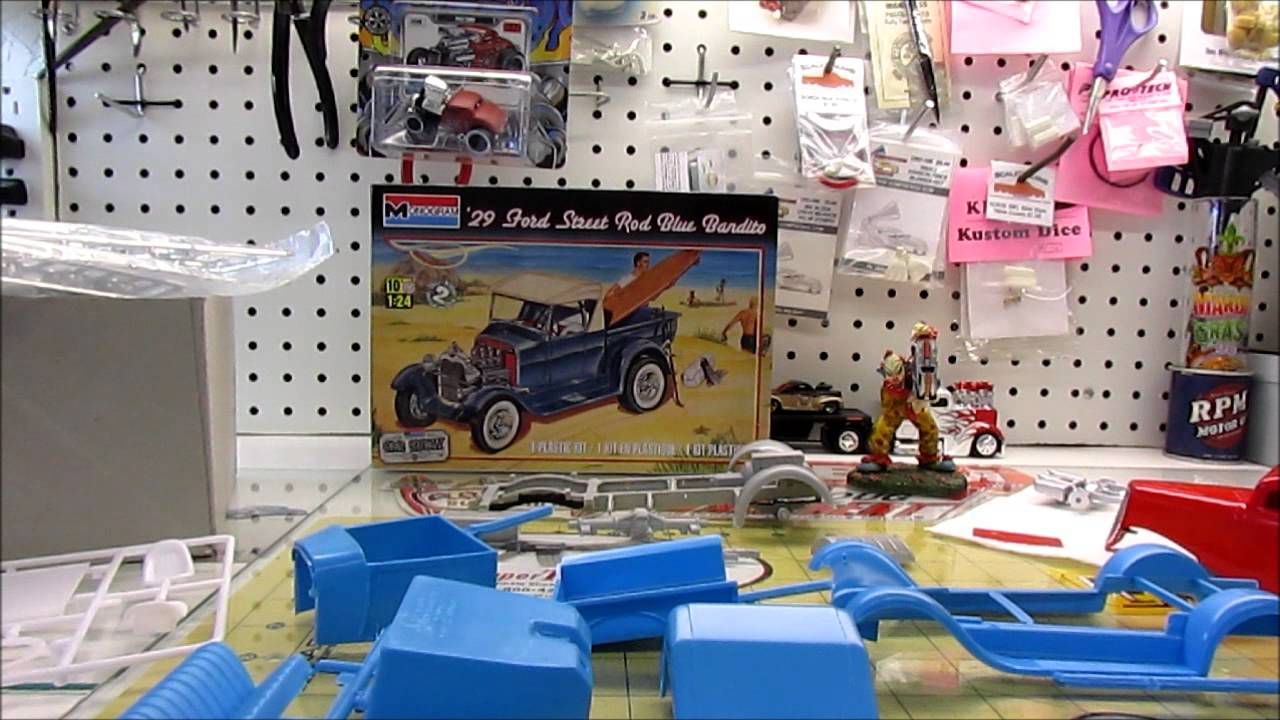 Monogram 29 Ford PU Blue Bandito - YouTube