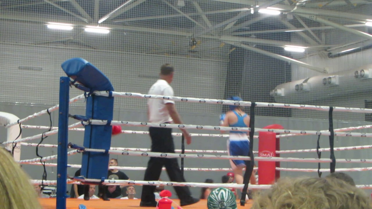 DO IT BOXING in Cairns : Leah Ruben(red) vs Taya Jones(blue) Round 3 ...