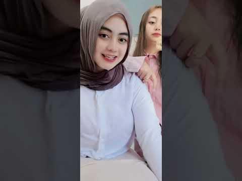 Live hijab girl enjoys water challenge