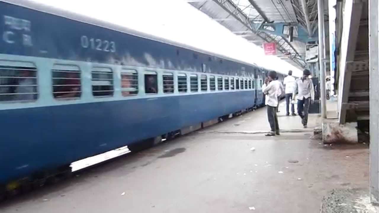My first ever HD shot of Puri LTT Superfast Express - YouTube