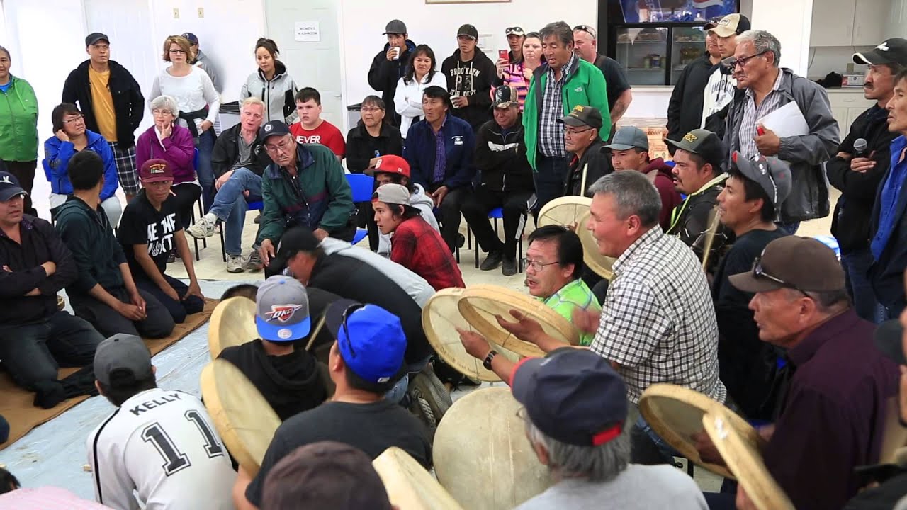 Aboriginal handgames in Deline - YouTube