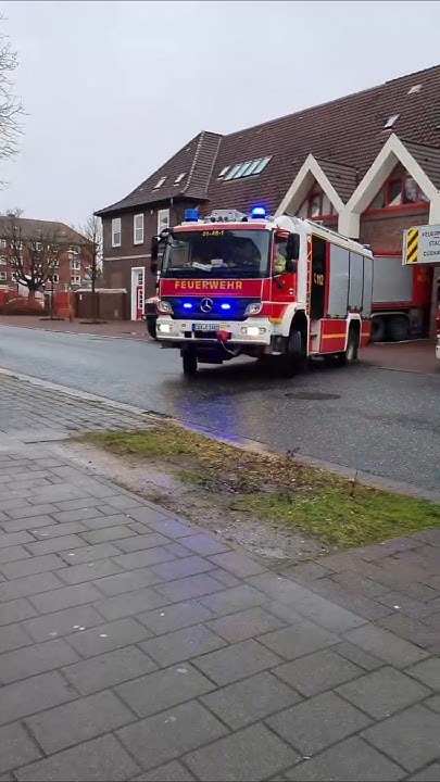 Hlf 20 und mtw der Berufsfeuerwehr Cuxhaven - YouTube