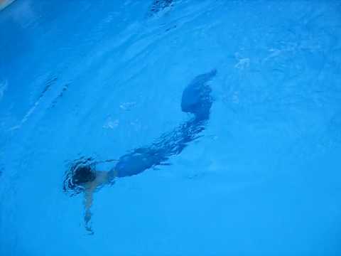 Mermaid Abbey swimming in the diving pool - YouTube