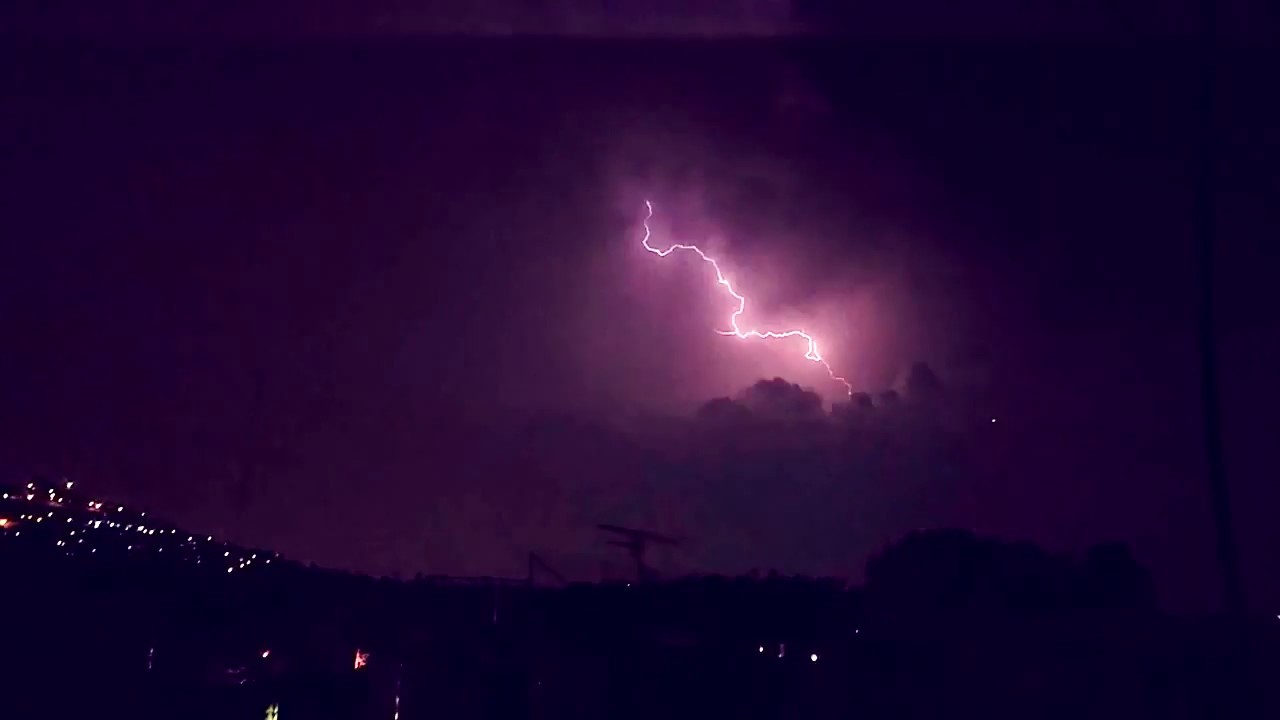 Extraños relámpagos en el cielo de noche - YouTube