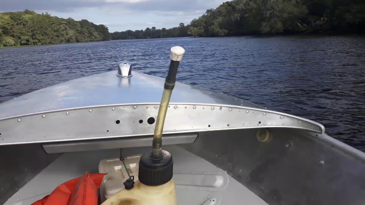 1957 Johnson 35 hp outboard on the beautiful Suwannee River - YouTube