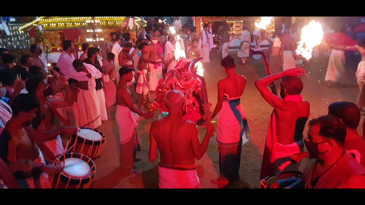 BAGHAVATHI THIRA | MANNATHAMPARAMBATH SREE BAGHAVATHI TEMPLE - YouTube