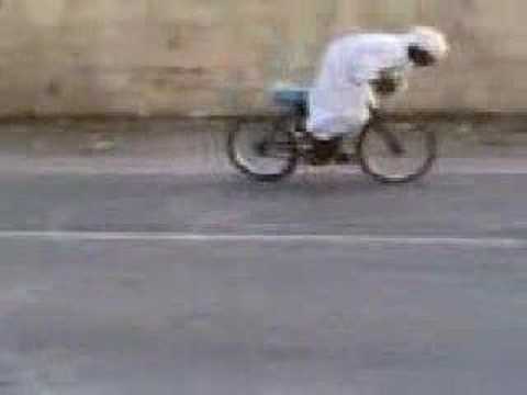 Cilgin arap ,))) manyak bu adam