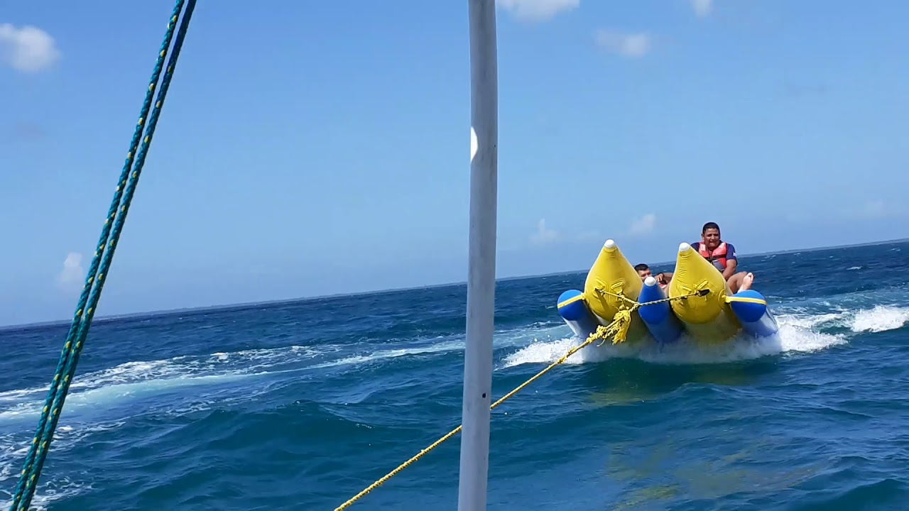Montados en una banana flotante en el mar de trujillo - YouTube