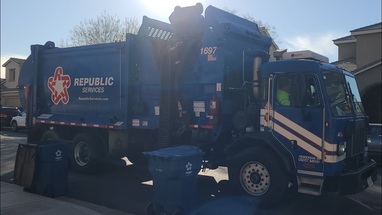 Republic Services Las Vegas: 2 McNeilus ZR Garbage Trucks!!!! - YouTube