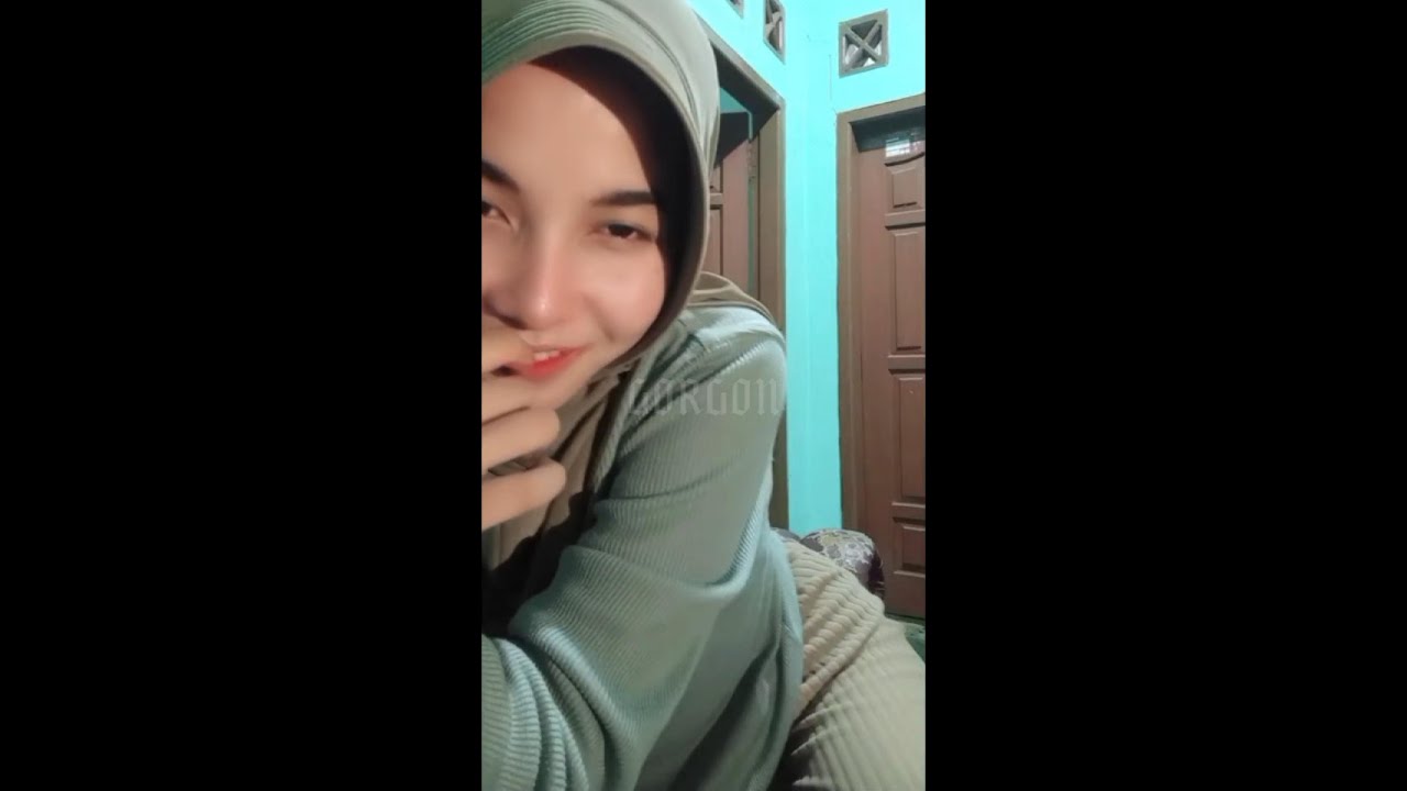 Irna iryani geolnya bikin ngilu - YouTube