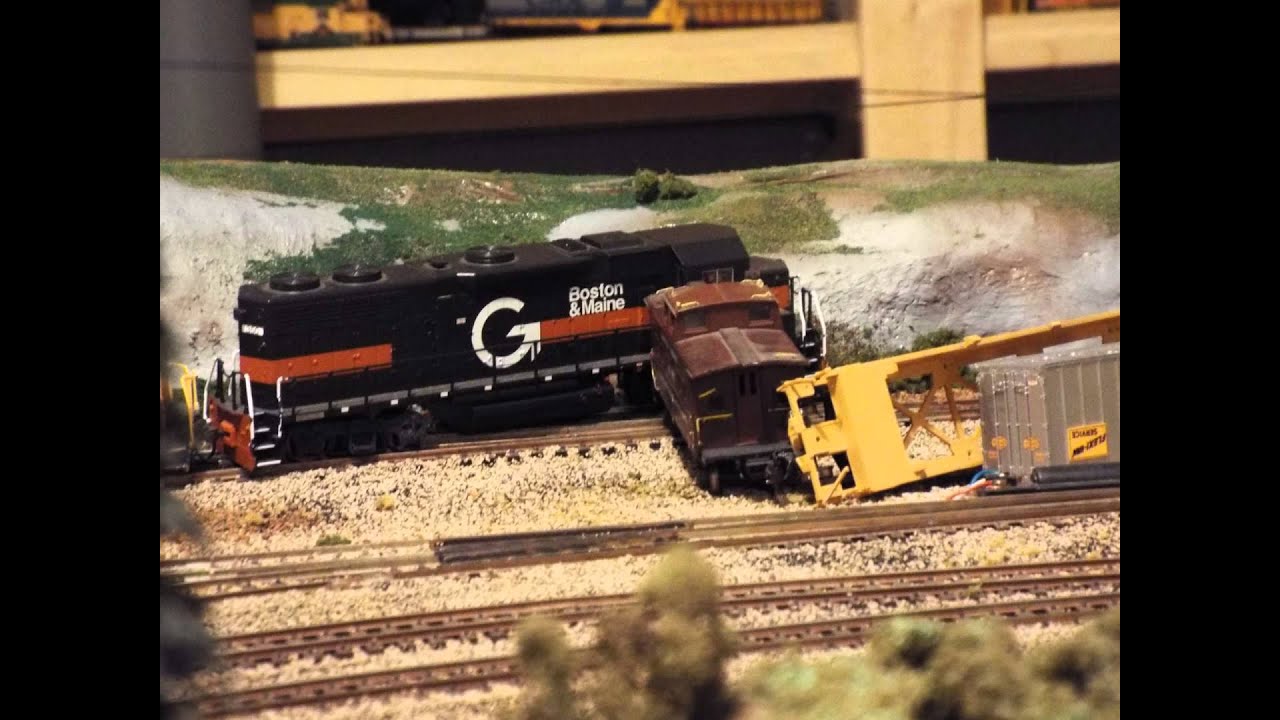 HO Train Crash - YouTube