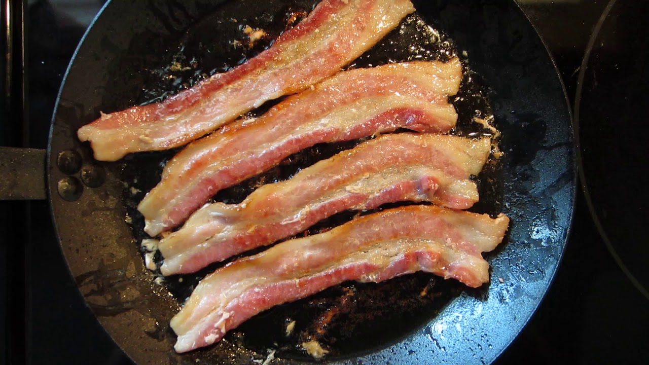 Frying Bacon In Lodge carbon steel - YouTube