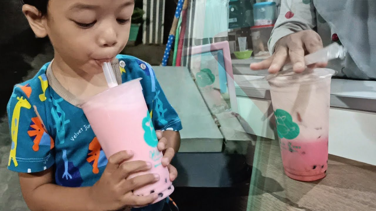 DRURY BELI ES SUSU PAKAI BOBA RASA STRAWBERRY | RASANYA ENAK SEKALI ...