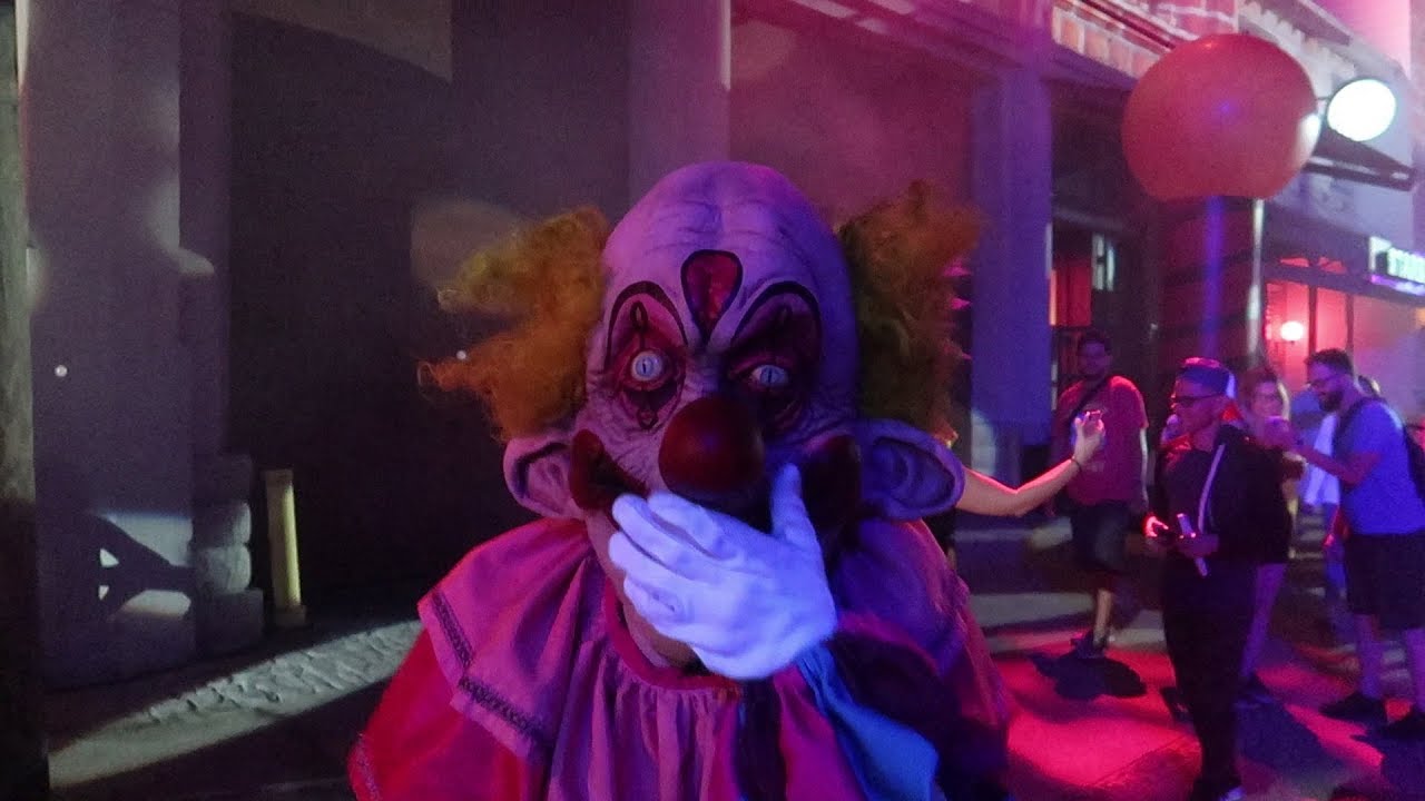 A Quick Trip To Halloween Horror Nights! | Dancing Clowns, Twisted ...
