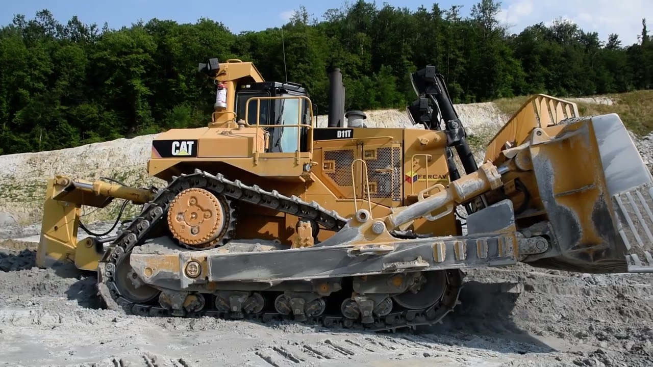 Caterpillar D11T ripping sand - YouTube