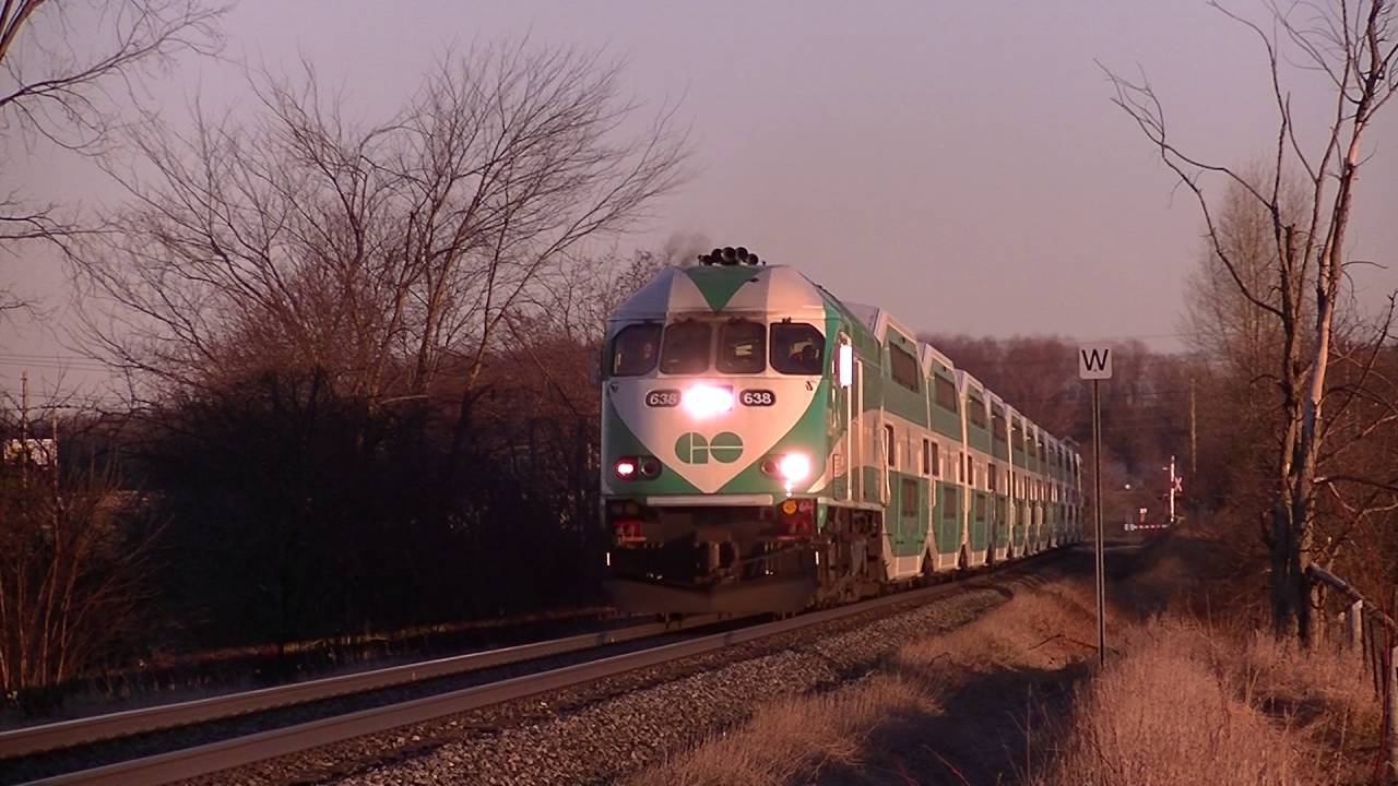 GO 638 Leads a SB Train (GO 810) through Stroud, ON - YouTube