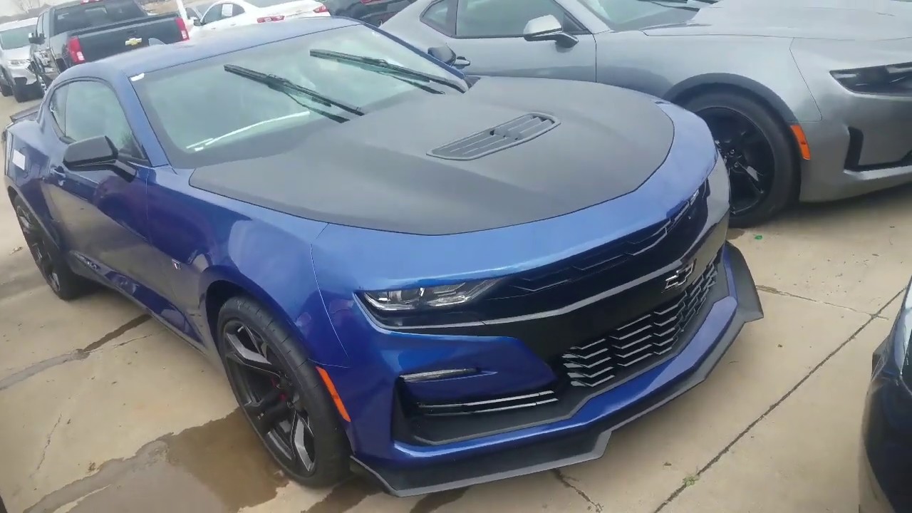 Walk around of the Camaro 1LE SS 2019 - YouTube