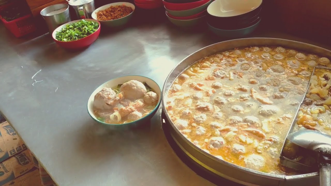 Jakarta Food - Bakso Titoti Pasar Minggu [Indonesia] - YouTube