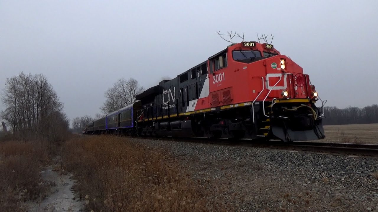 CN 3001 leads the Santa Train through Smiths Creek, MI 12/14/19 - YouTube