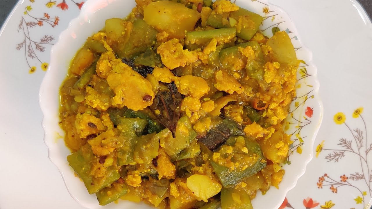 Katla Macher Dim Diye Kumro Chichingar Ghonto। Fish Egg Recipe With ...