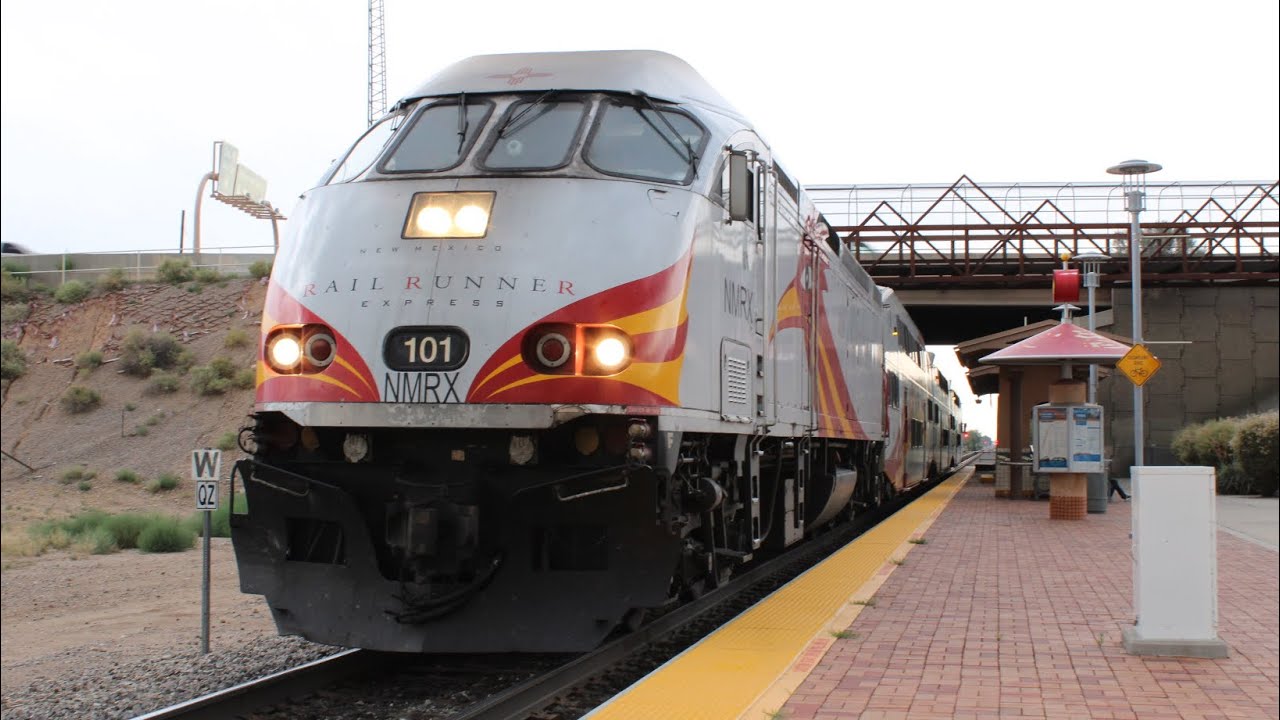 NMRX 101 leads a southbound RailRunner at Los Ranchos/Journal Center station - YouTube